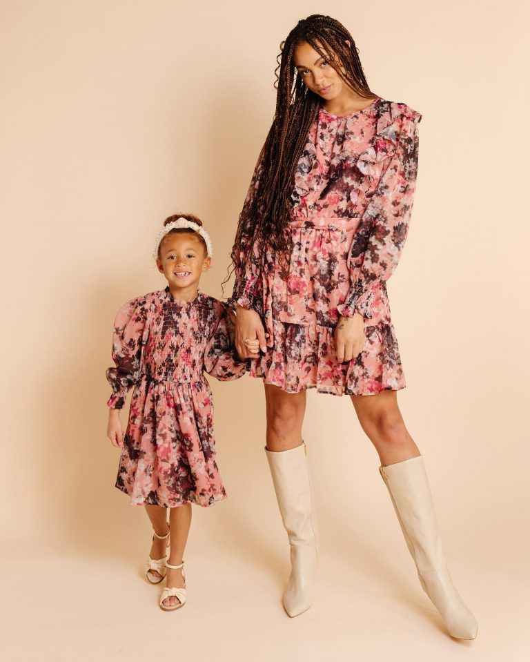 35+ Cute Matching Thanksgiving Outfits for Mommy and Me Twinning - Life ...