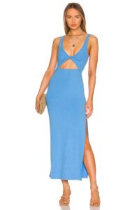 What to Wear to a Pool Party: 20 Chic Outfit Ideas - Life with Mar