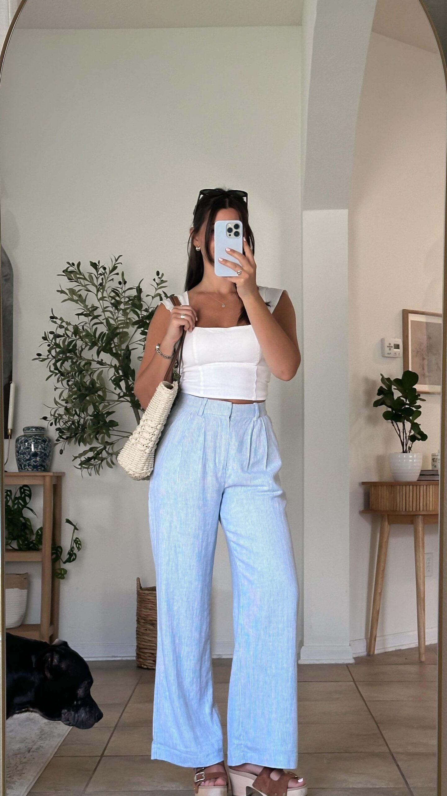 What to Wear with Linen Pants: 20+ Cute Outfit Ideas - Life with Mar