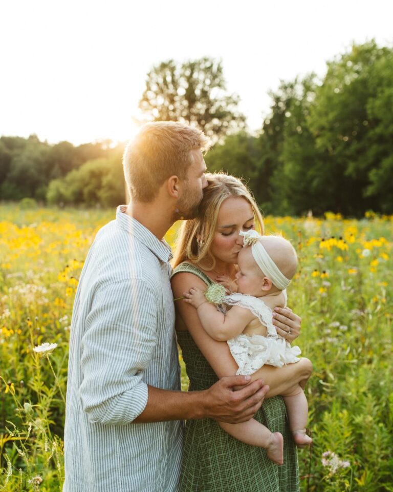 25+ Lovely Spring Family Photoshoot Ideas To Help You Plan Your Next ...