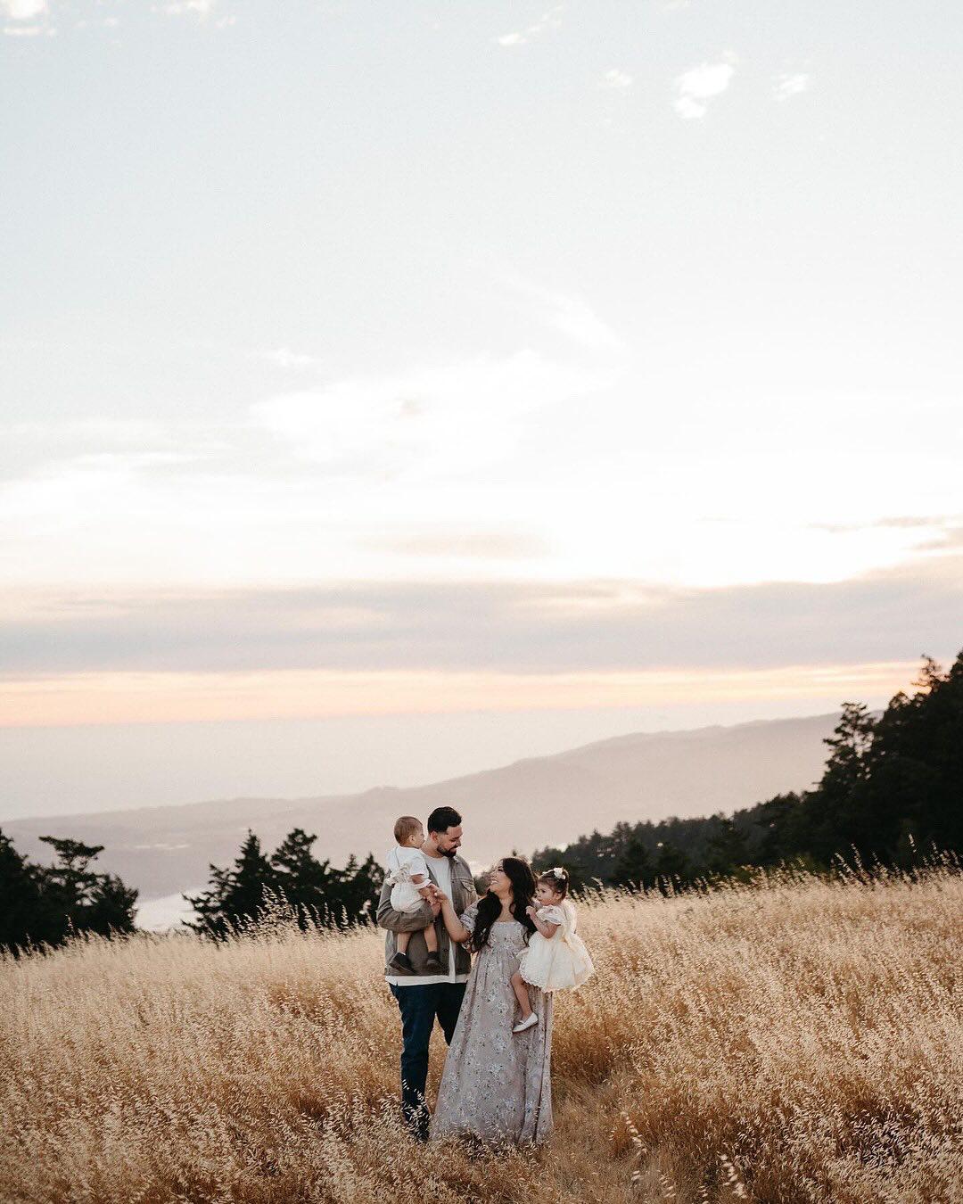 25+ Lovely Spring Family Photoshoot Ideas To Help You Plan Your Next ...